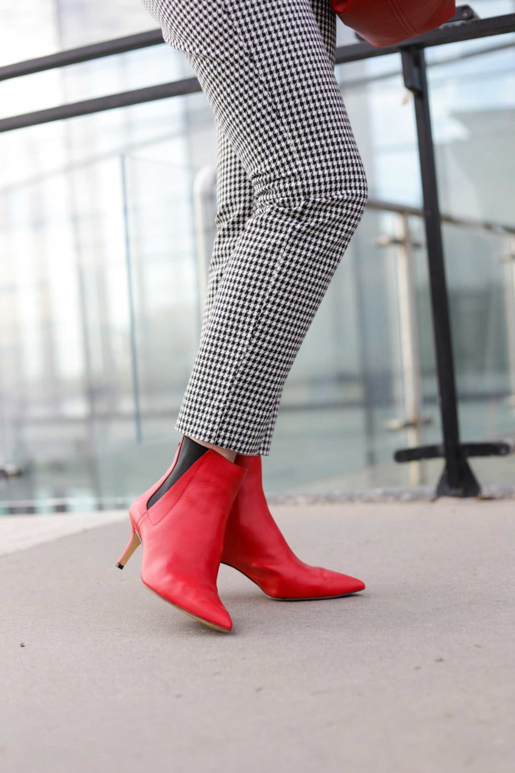 Easy Ways to Style Red Boots & White Boots