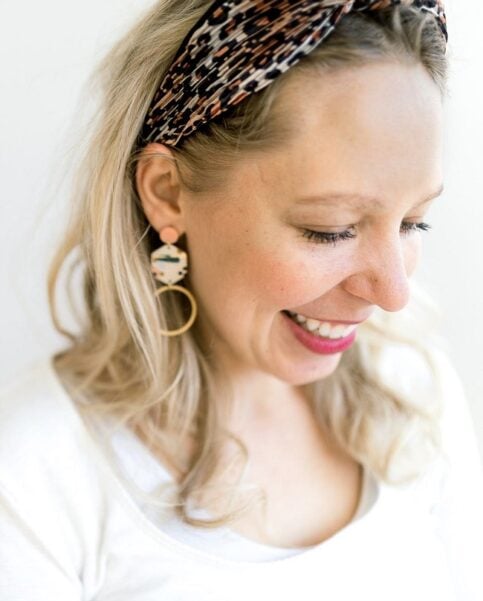 Can You Wear a Headband After 40? - Fabulous after 40