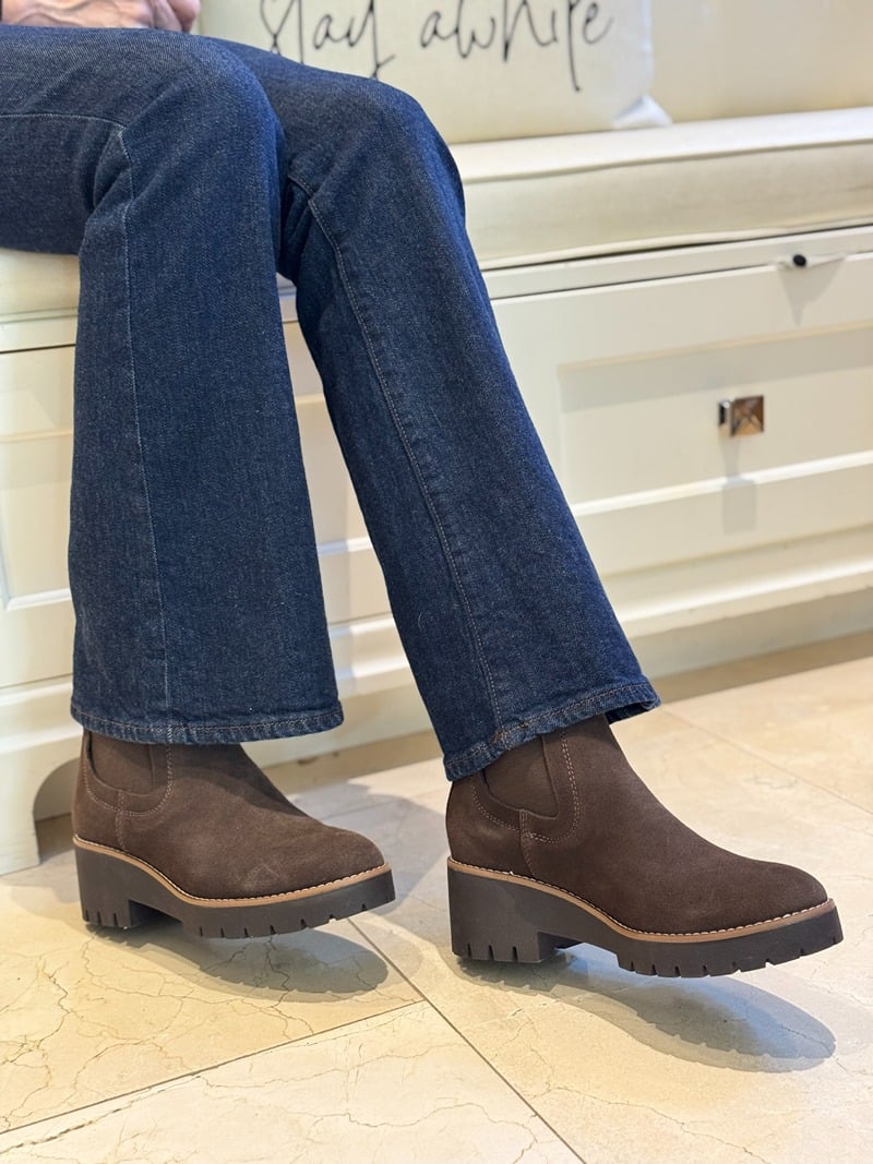 Best Waterproof Boots For Women that Keep Your Feet Warm and Dry in ...